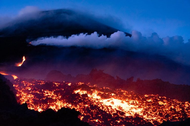 How to Do the Pacaya Volcano Hike From Antigua (Lava Flow)